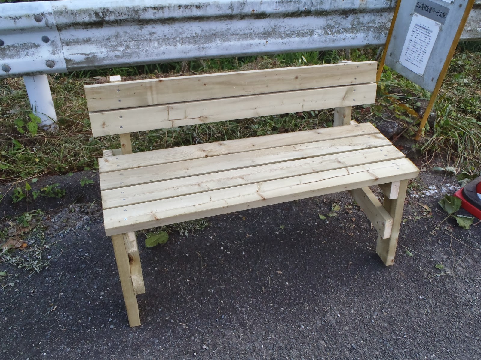 My Corner of Japan: 2x4 Bus Bench