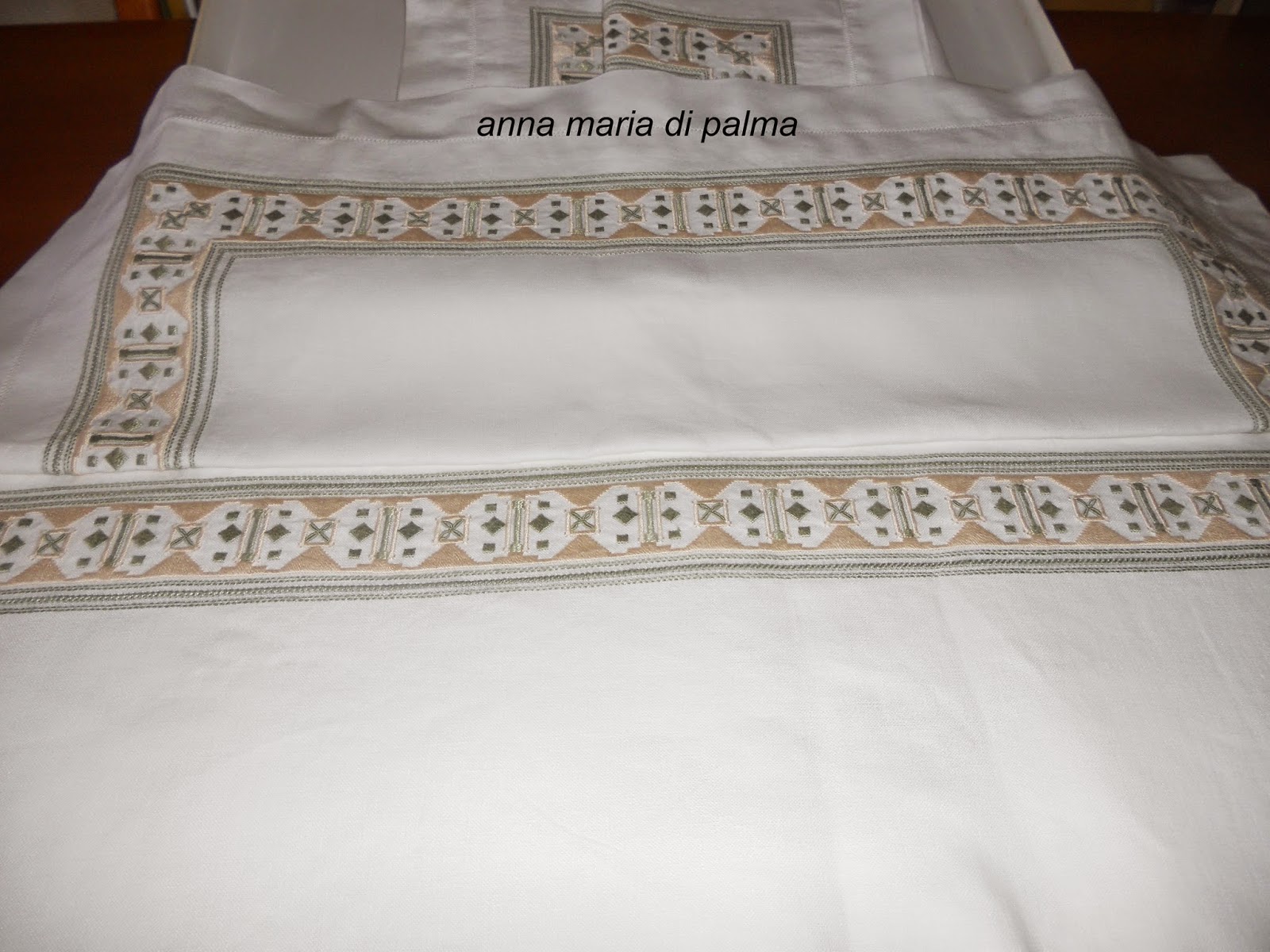 Broderiemonamour di ANNA MARIA DI PALMA: lenzuolo con greca verde ...
