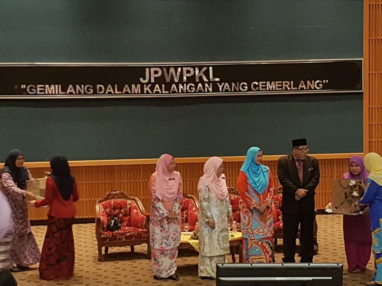 Majlis Persaraan Pengarah JPWPKL: Pn Rusni Bt Ab Jalil - GURU ...
