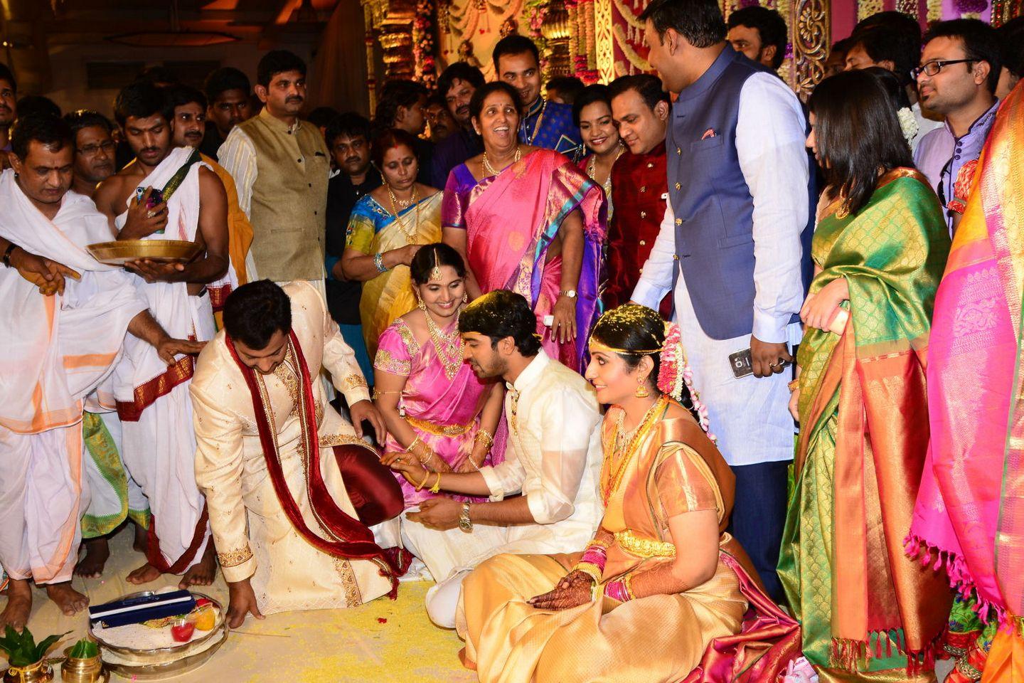 Allari Naresh and Viroopa Marriage Photos - Telugu Cinema Samacharam