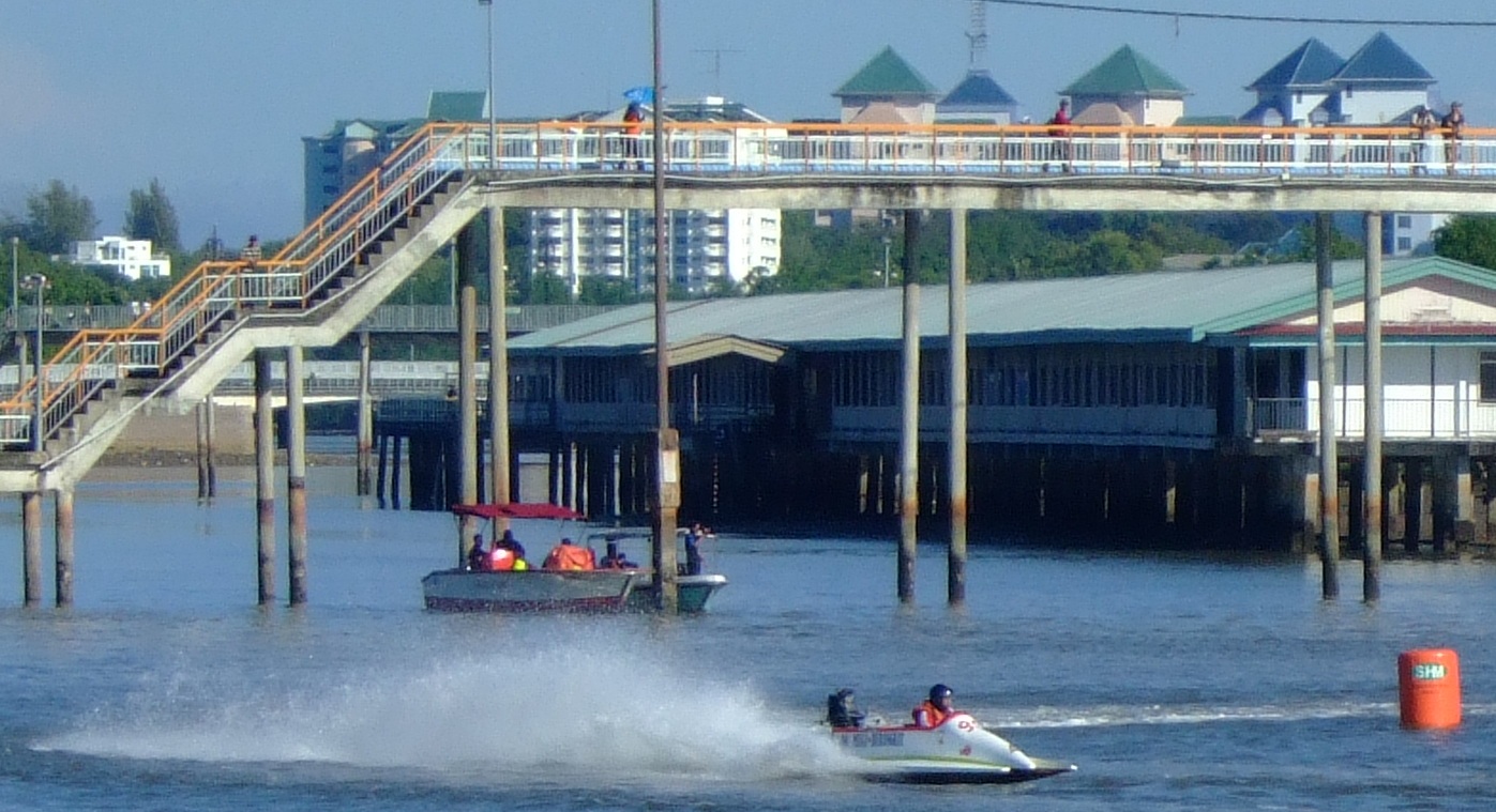 Lumba Perahu Kayuh dan Lumba Perahu "Tambang"