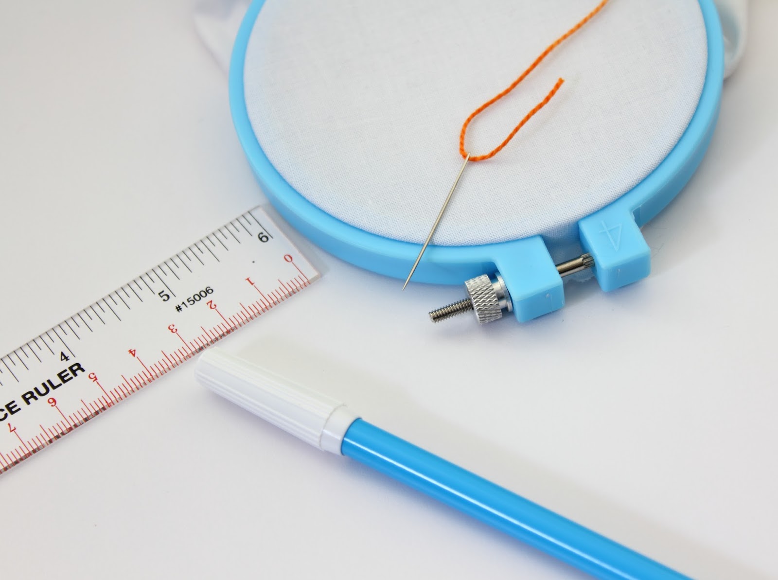 big B: 100 stitches - blanket stitch and feather stitch