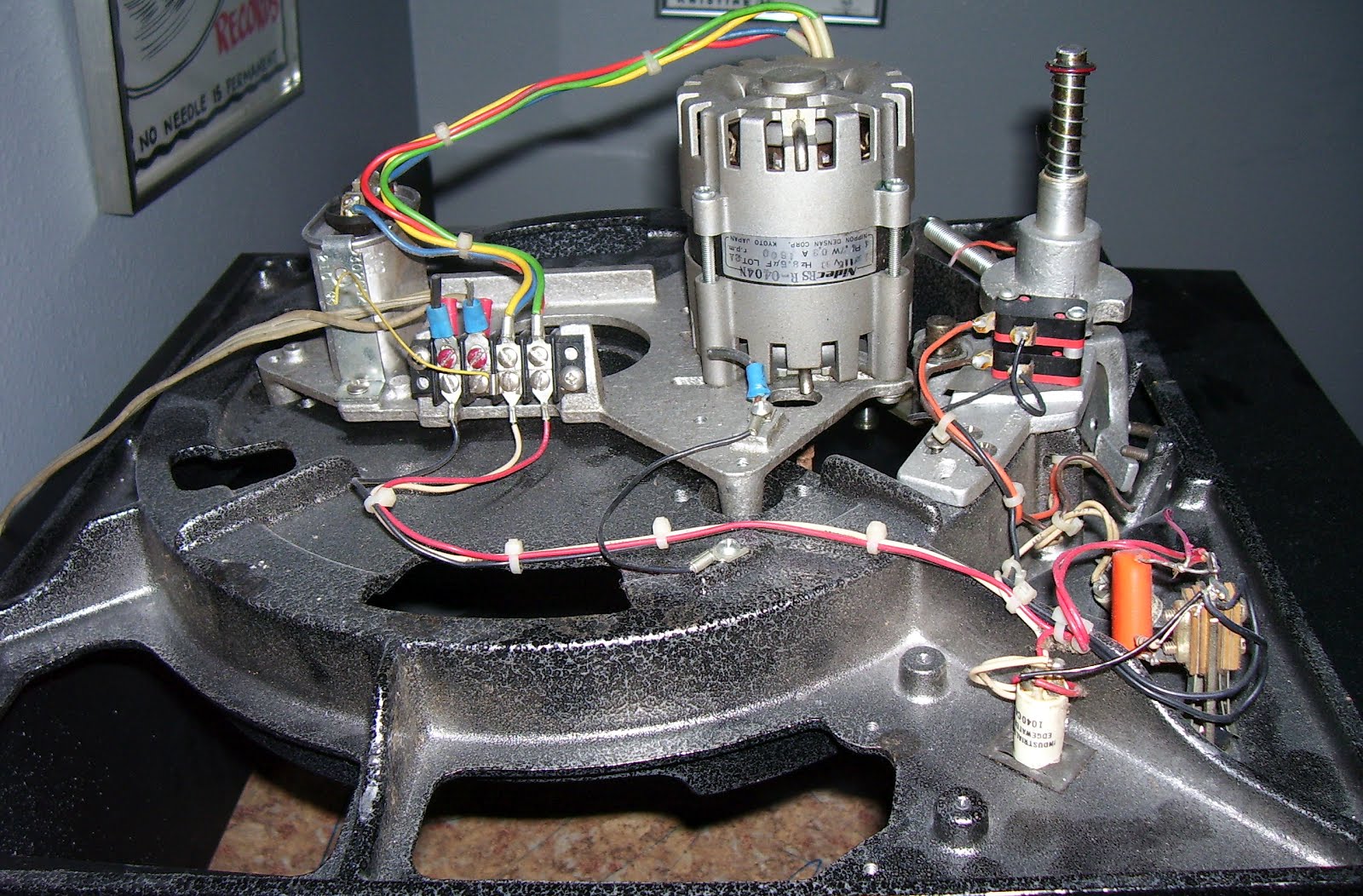 Broadcast Turntables: Russco Studio Pro-B - Broadcast Idler [33 & 45 RPM]