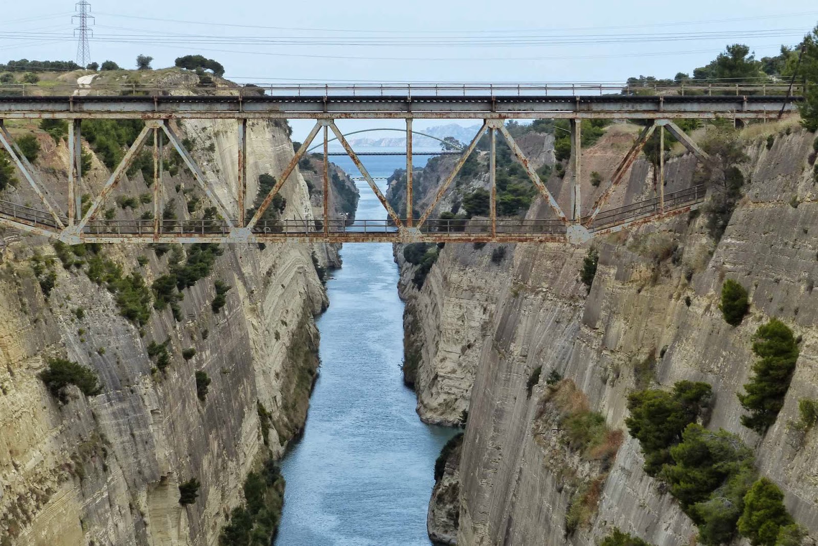 Try-out: Deep, steep and narrow; the Corinth Canal
