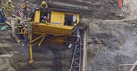 MEC&F Expert Engineers : A crawler crane operator working for Blattner ...