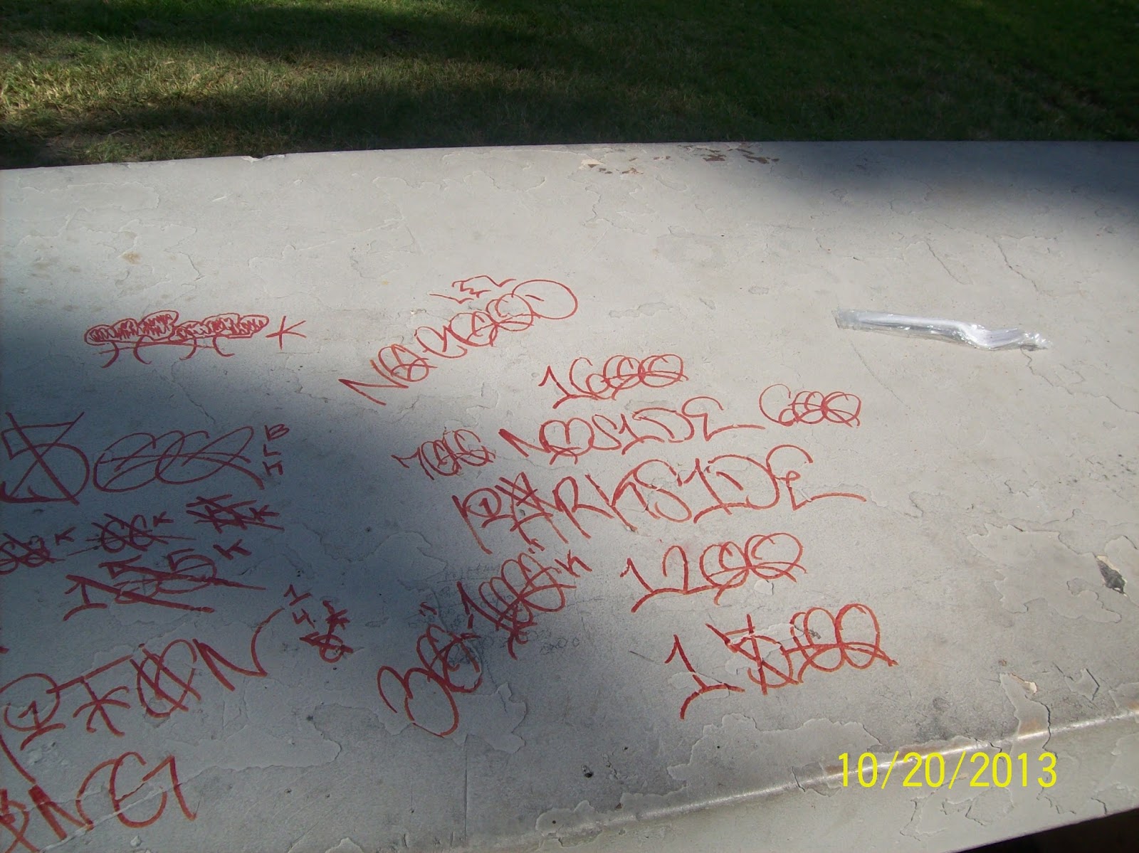blood gangs graffiti: neighborhood piru ( 145 street , compton )