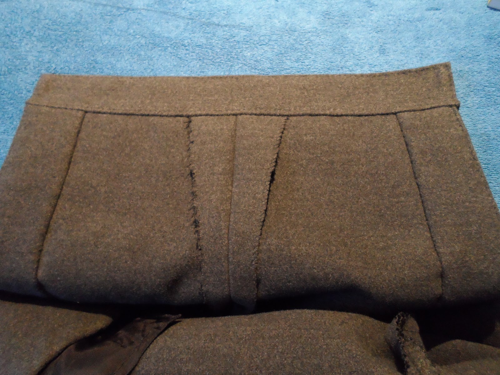 la pippi en surfilage: Pantalon à pont