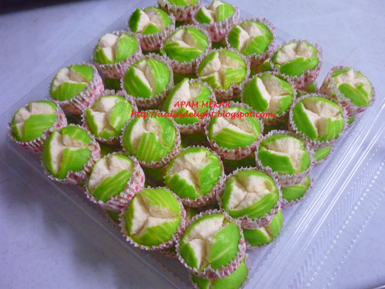 Aida's Delight: Tempahan Apam Mekar..