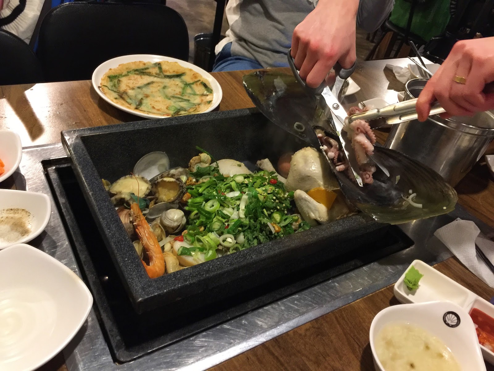 Loco Loco Seafood 로꼬로꼬조개찜 (Seoul, SOUTH KOREA) ★★★☆☆ | A traveling ...