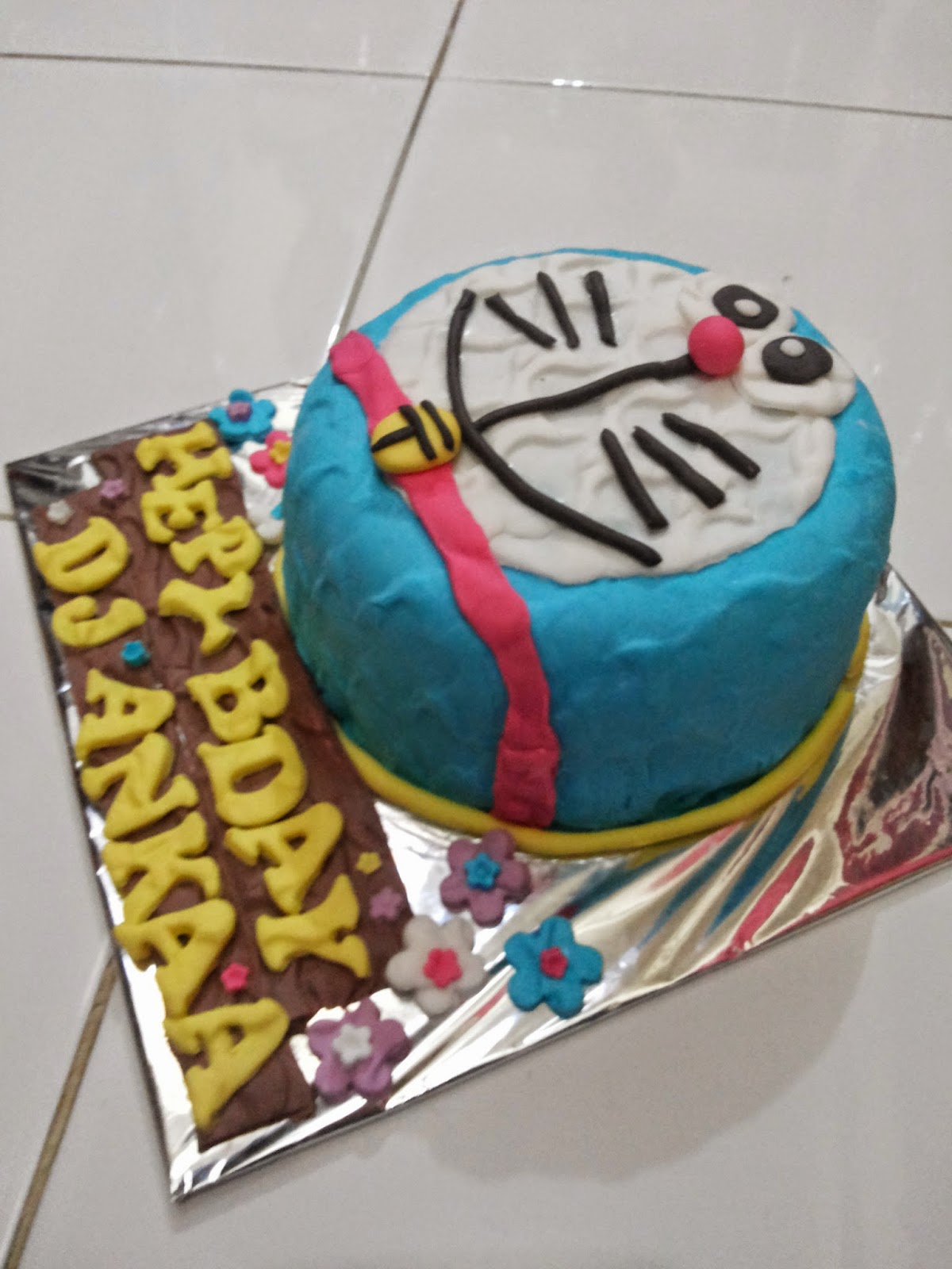 SAGITARIUS CAKE SHOP: KUE ULANG TAHUN DORAEMON FONDANT