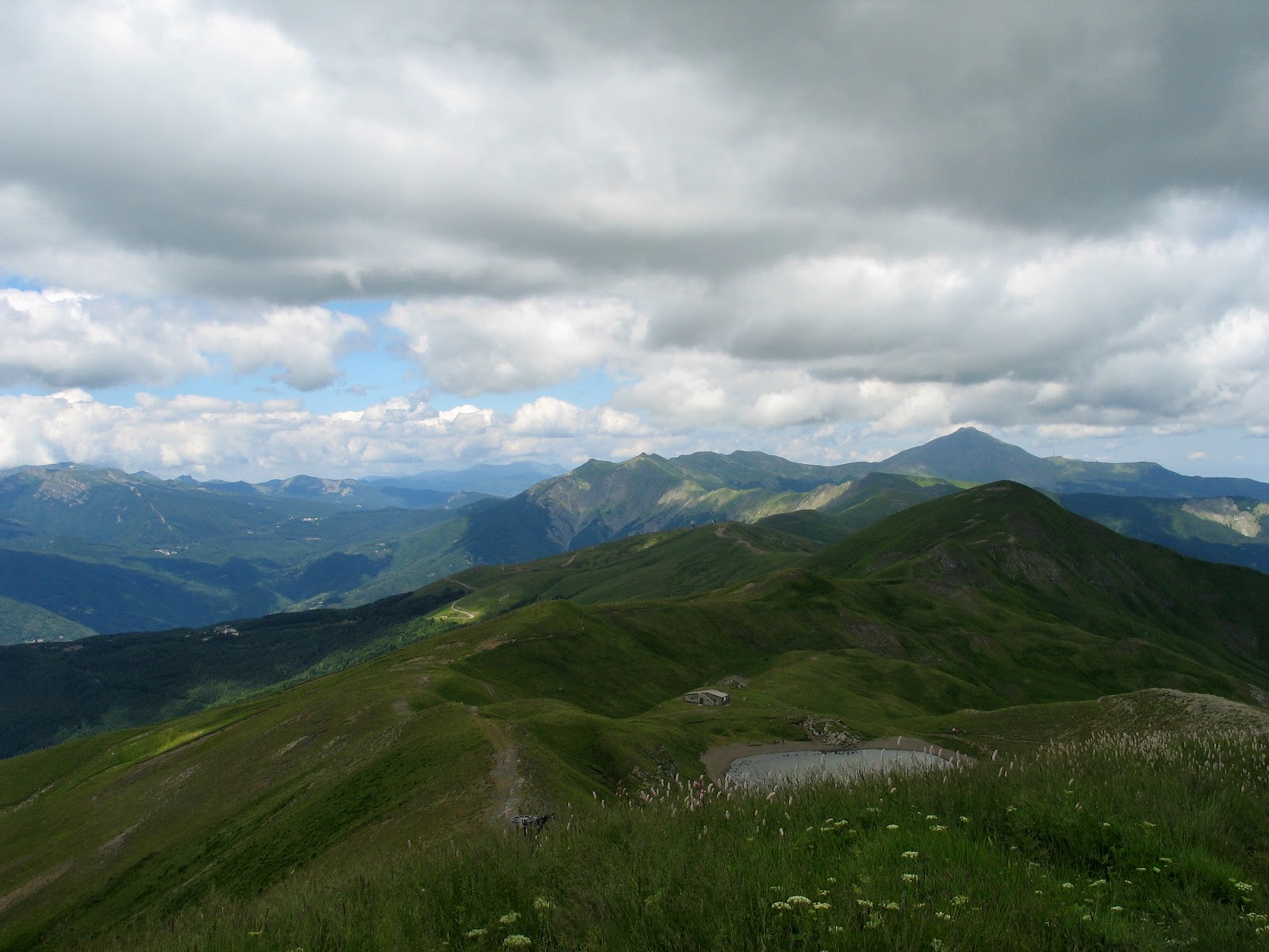 50 Hikes In and Around Tuscany: Hikes of the Northern Apennines