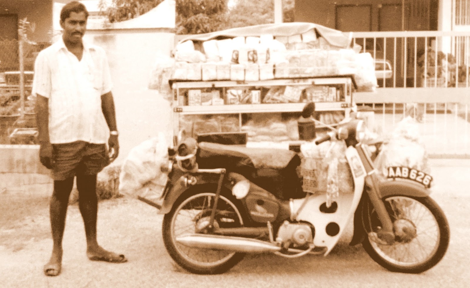 Ipoh & Kinta: The Roti Man (Bread Seller) .... 1982