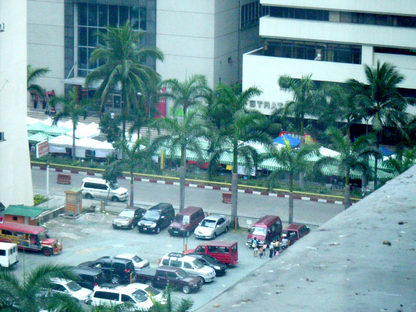 The Weary Traveller: Banchetto Night Food Market, Manila