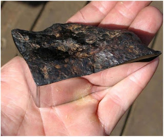 Jom Lihat Batu Meteor Yang Telah Di Potong Dan Dikilatkan - Berita Terkini