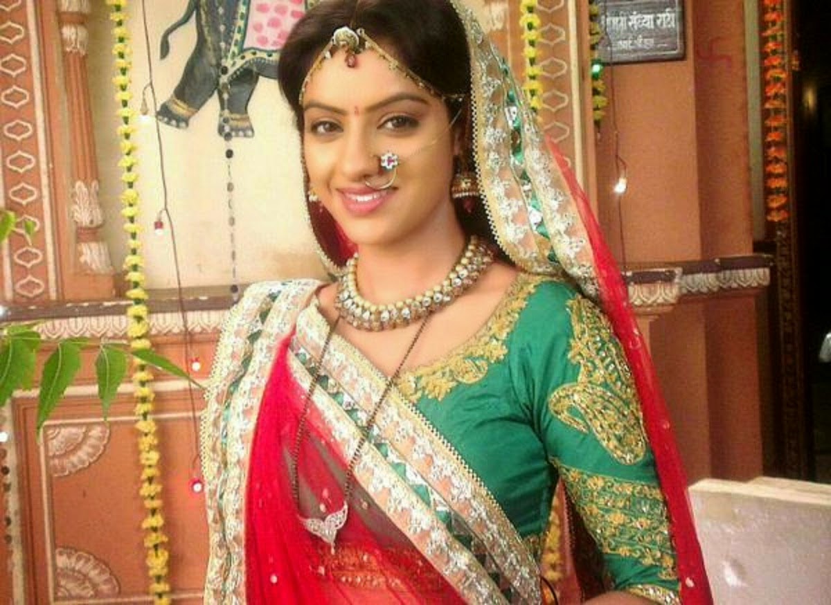 Fun And Poondi : Deepika Singh as Sandhya HD Wallpapers Free Download