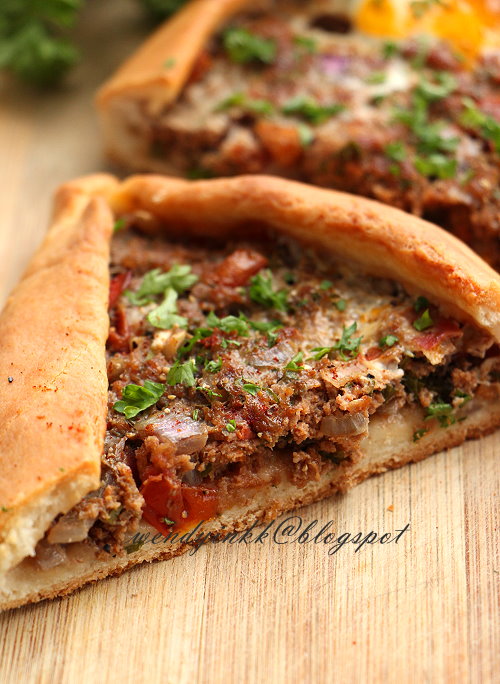 Table for 2.... or more: Kiymale Pide @ Turkish Minced Meat Pita