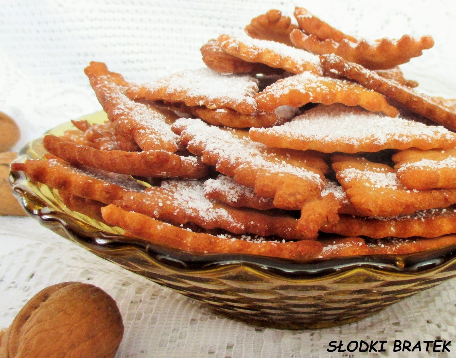 Słodki Bratek: ORZECHOWY CHRUST