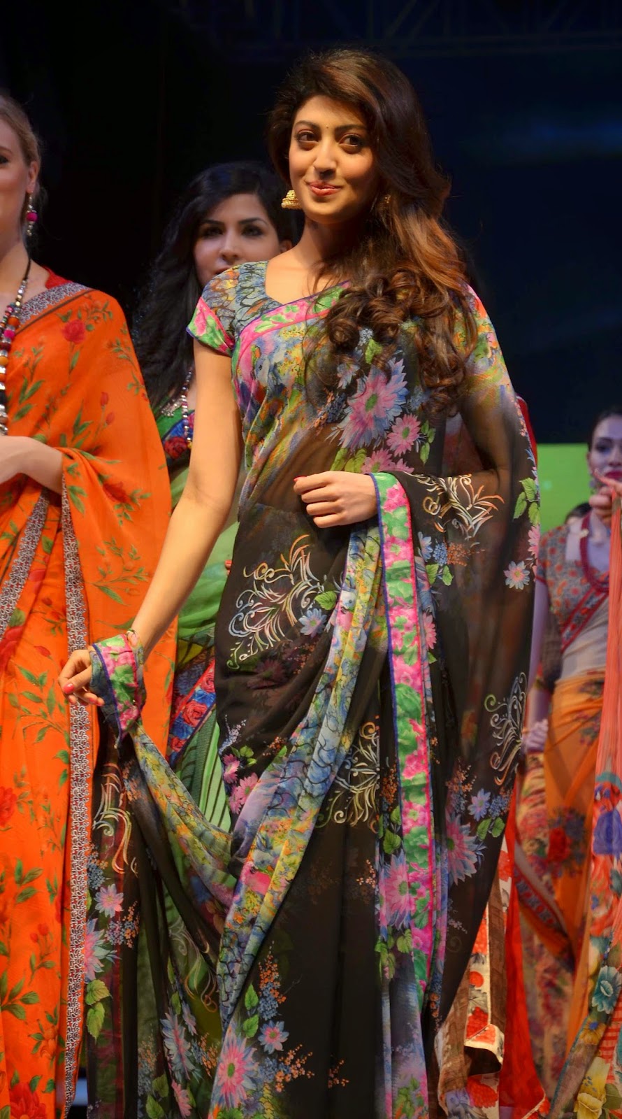 Pranitha ramp walk in Saree at Fashion Thrills Fashion Show | Stylish ...