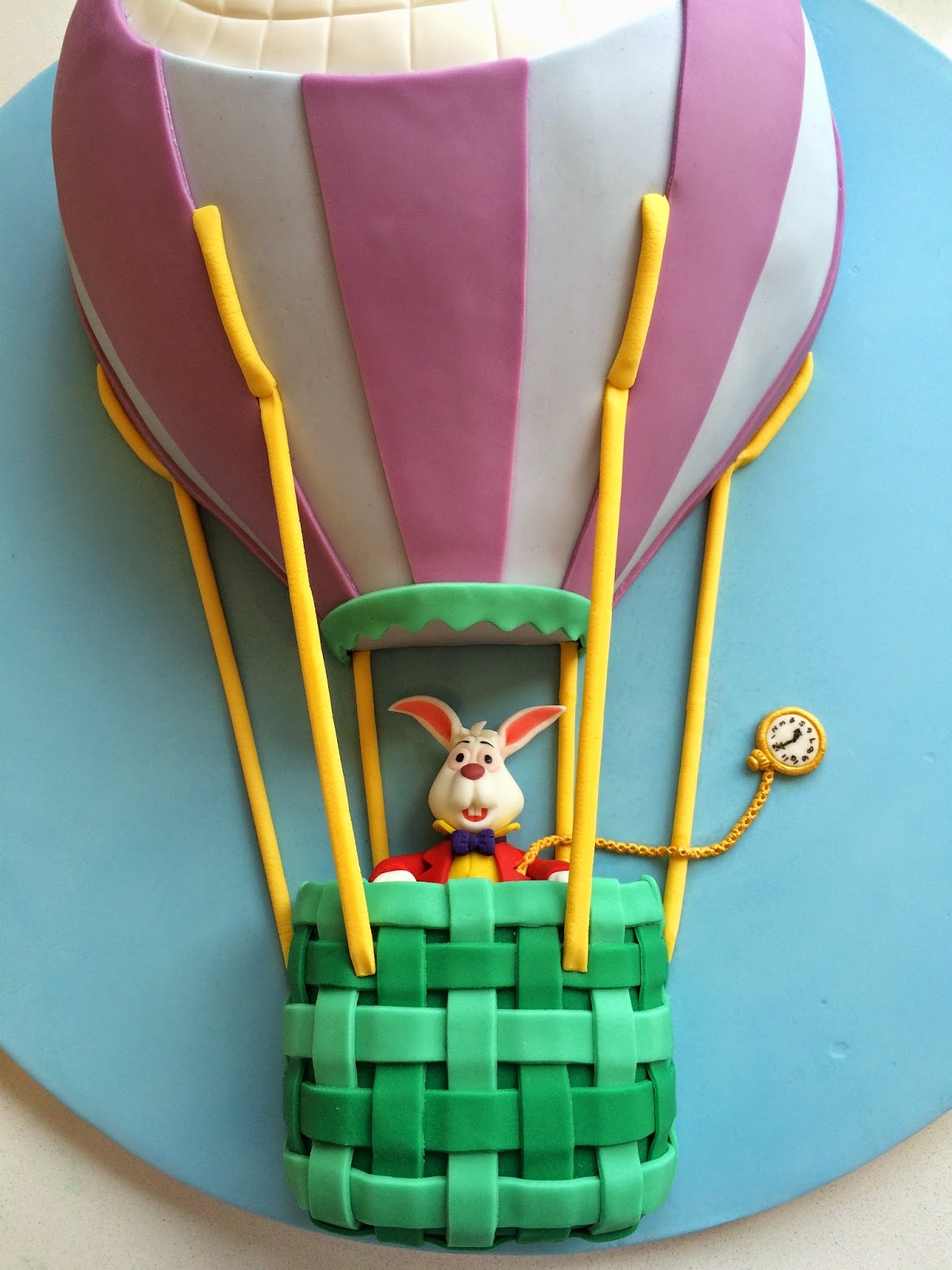 Elaine's Sweet Life: Wonderland Themed Hot Air Balloon Cake {Photo ...