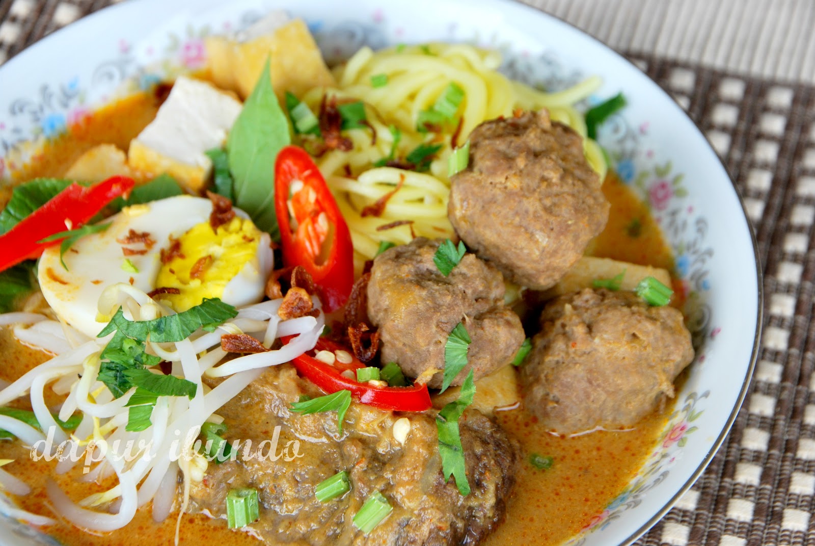 dapur ibundo: Mee kari bebola daging