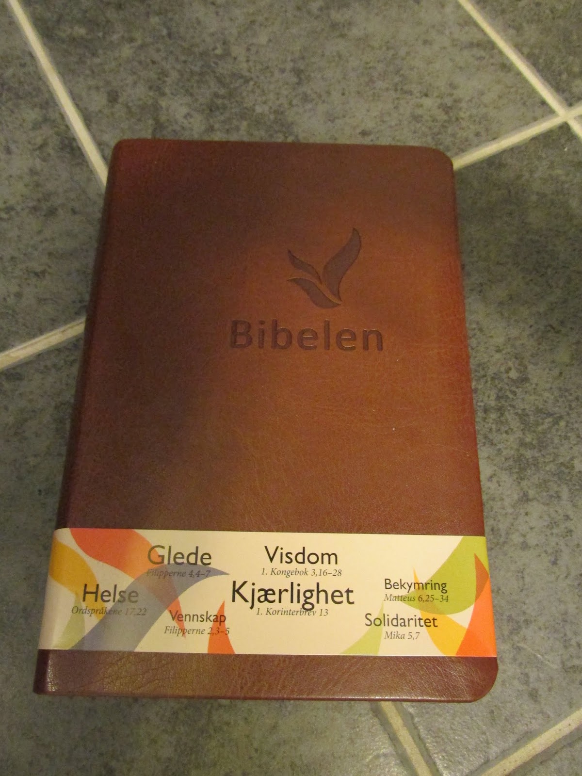 Vakker dag: Bibler, levert på døra i hele nabolaget.