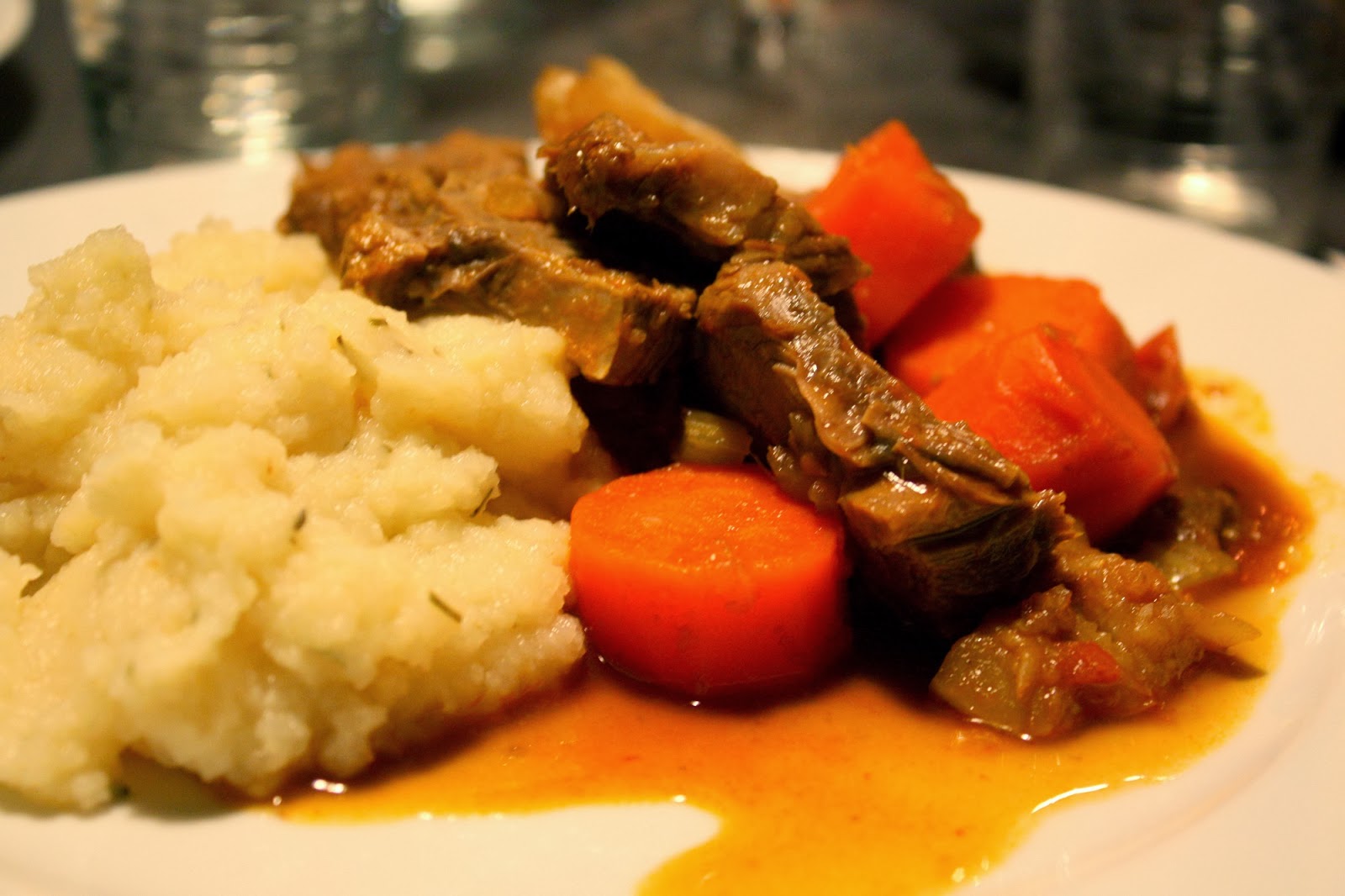 Madlaboratoriet: Stout-braiseret oksegrydesteg med rodfrugter og ...