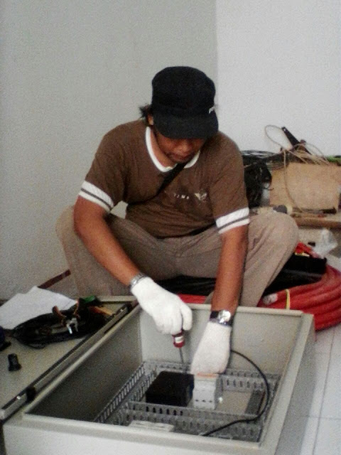 Spesialis pembuatan baru, pemasangan, dan perbaikan panel listrik