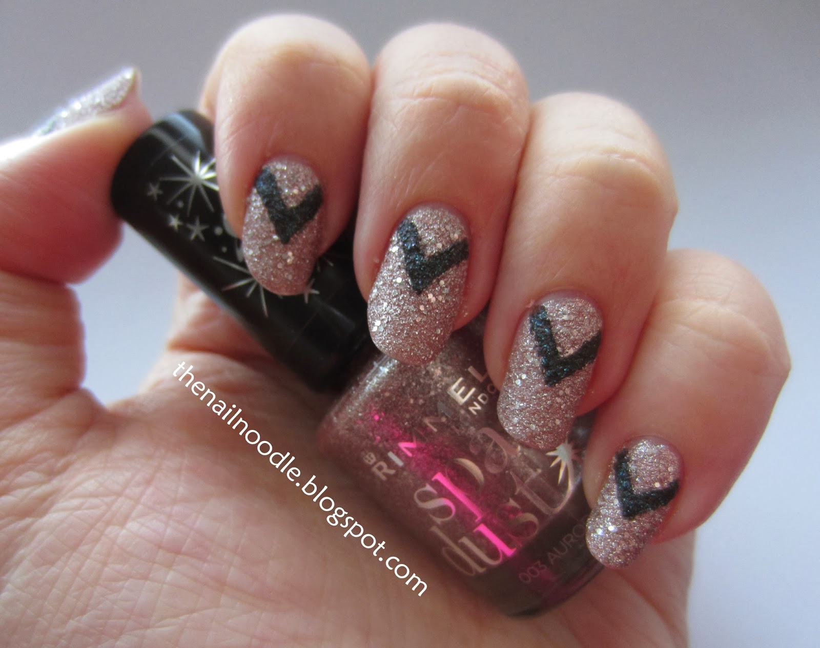 The Nail Noodle: 'V-shape' Nail Art