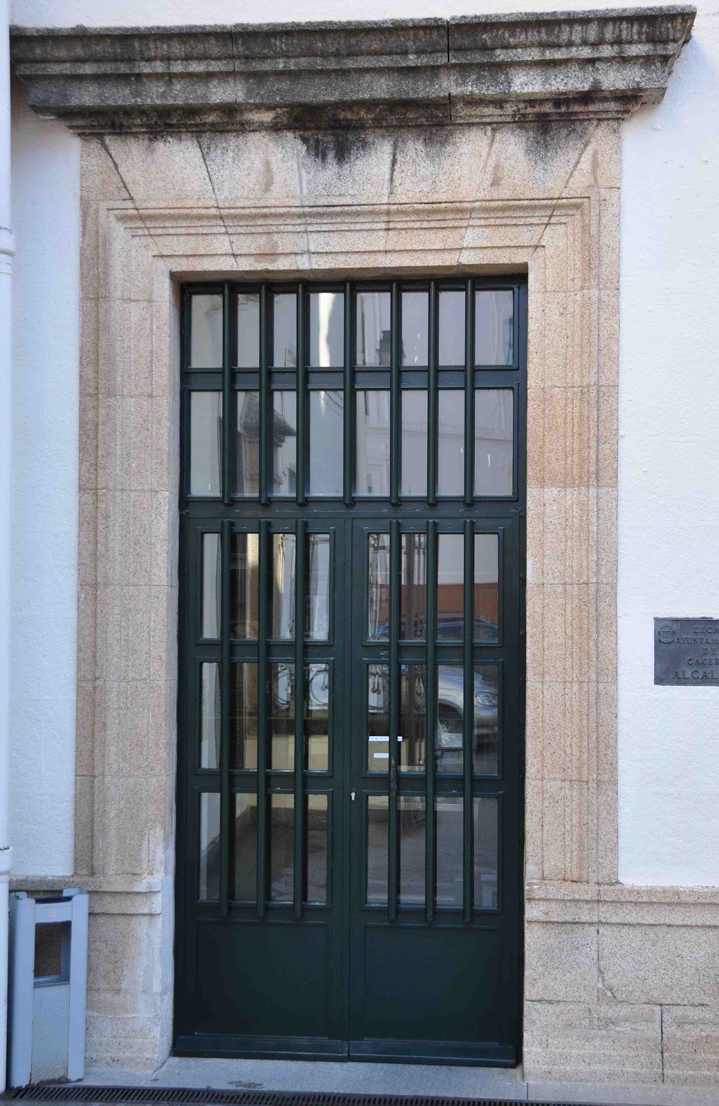 Alfiz. Elementos arquitectónicos y decorativos en Cáceres: Arco adintelado