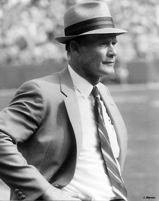 FARK.com: (7189834) Diamondbacks suspend announcer Daron Sutton for ...