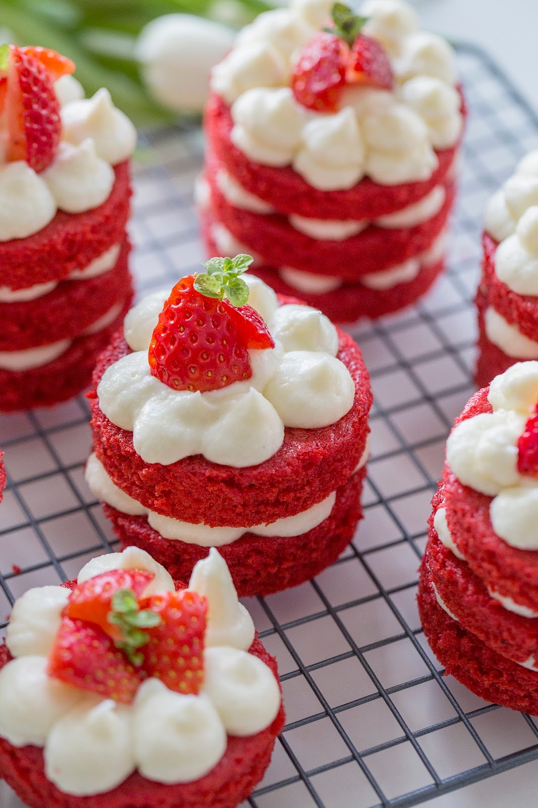 WEEKENDS IN THE KITCHEN: MINI RED VELVET CAKES ※ Мини тортички "Red Velvet"