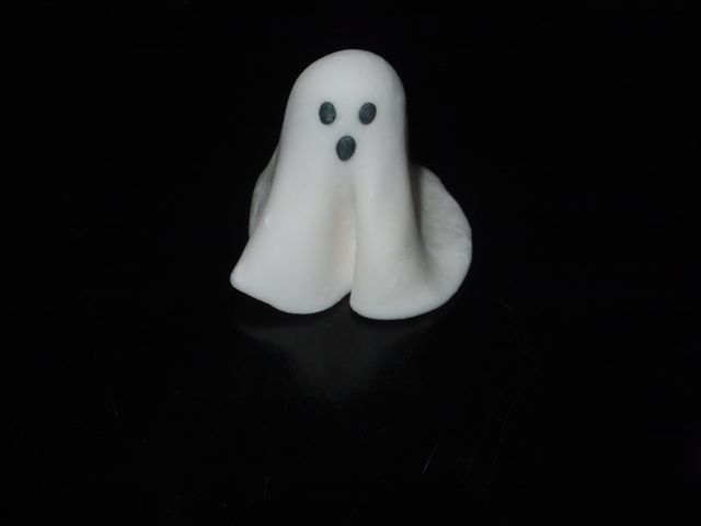 Tea, Cake & Create: A Halloween How-To: Fondant Ghost