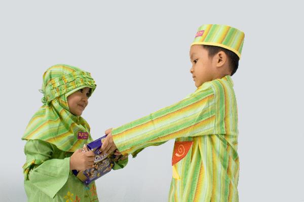 Tips Menumbuhkan Rasa Berbagi Anak ~ ANAK-KALIMANTAN