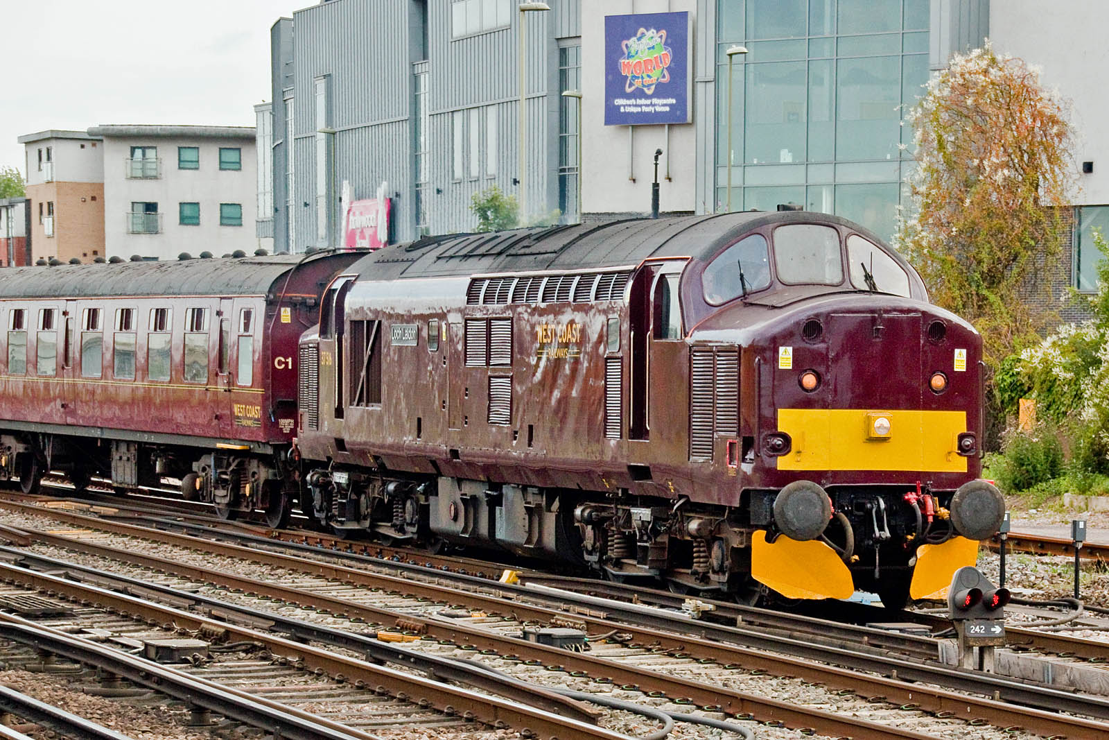 47s and other Classic Power at Southampton: 37516 with empty stock from ...