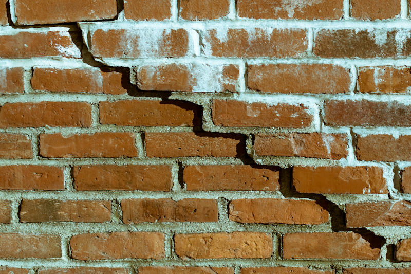 TIPS CARA MEMPERBAIKI TEMBOK DINDING RUMAH YANG RETAK | Informasi Utama