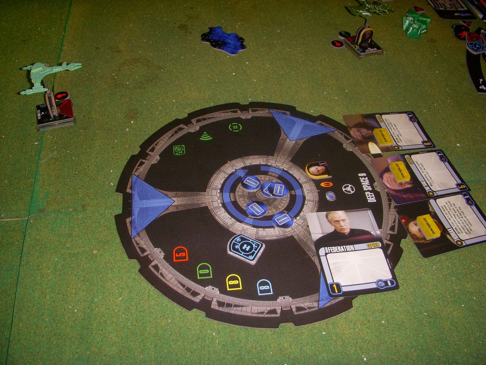 The Gen.: STAR TREK: ATTACK WING. RAID ON DS9.