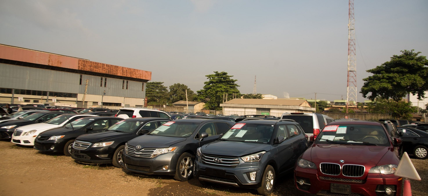 EmmaOMG presents self for auction at Carbarz Auction