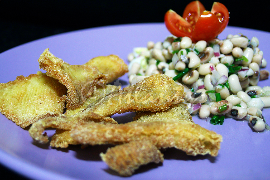 Terapia do Tacho: Raia frita com salada de feijão frade (Fried stingray ...