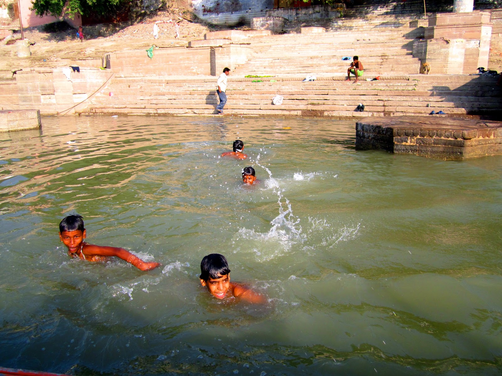 { Ma vie de voyage }: { Sunrise on the Ganges: Varanasi }