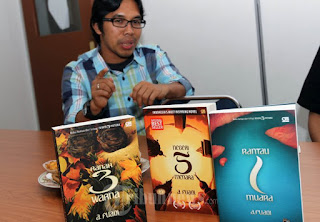 Profil Biografi Ahmad Fuadi Penulis Novel Negeri 5 Menara -Cerita ...