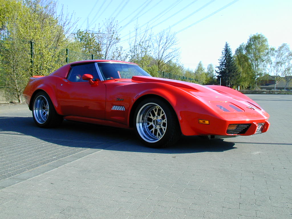 1976 Corvette Stingray: Restore, Repair, Detail: "All Corvettes are Red