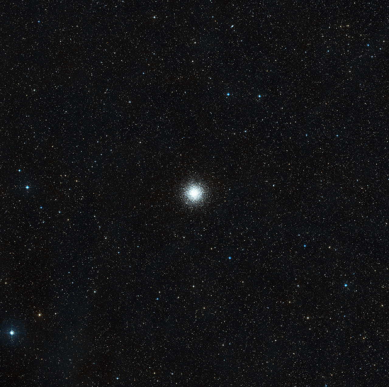 Orbiter.ch Space News: VISTA Views a Vast Ball of Stars