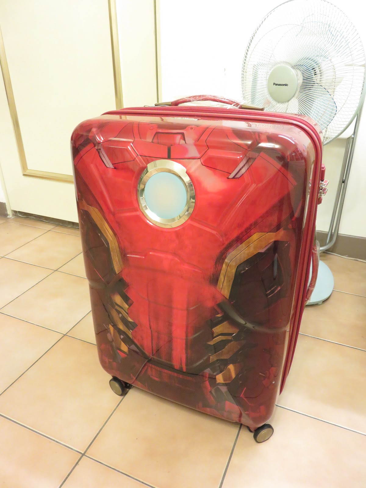 幸福的葡萄枝: 新秀麗鋼鐵人行李箱/ Samsonite Marvel Signature - 開箱!!