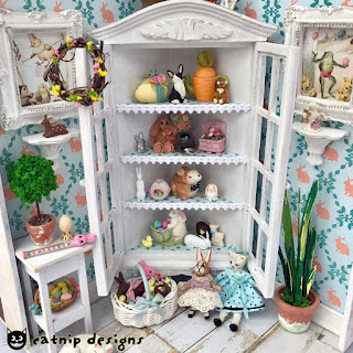 artistic catnip: collecting and diplaying one inch scale miniatures...