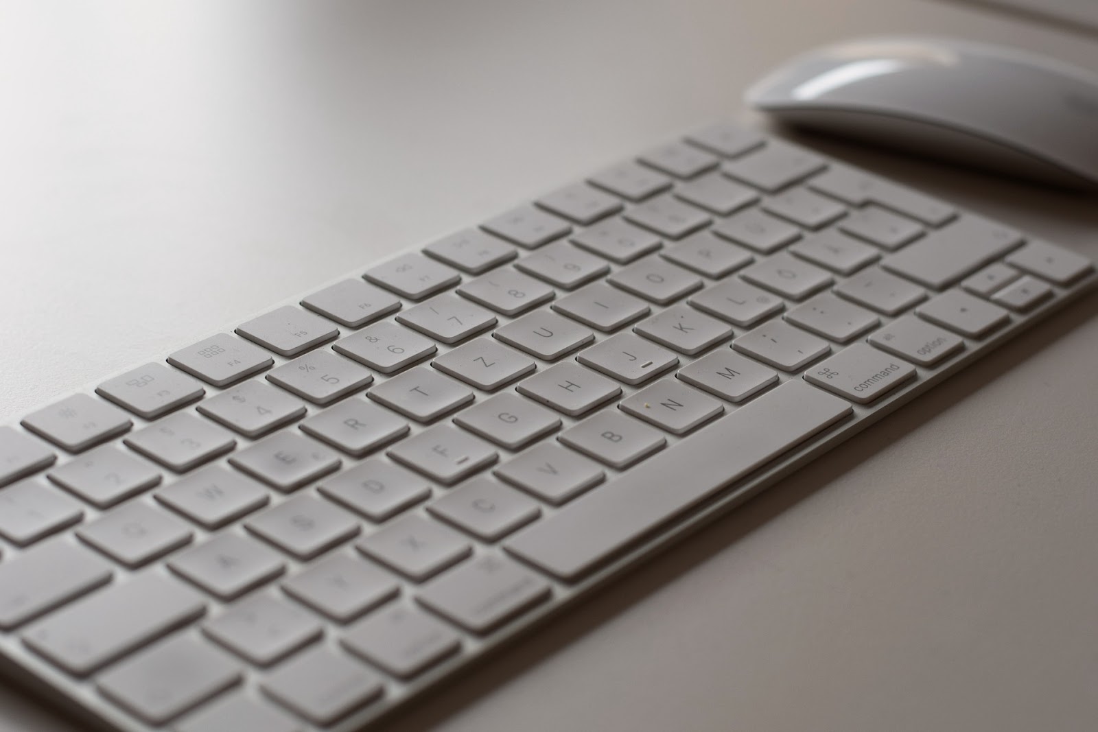Introduction to touch typing ~ Learn Touch Typing in 12 Simple Lessons