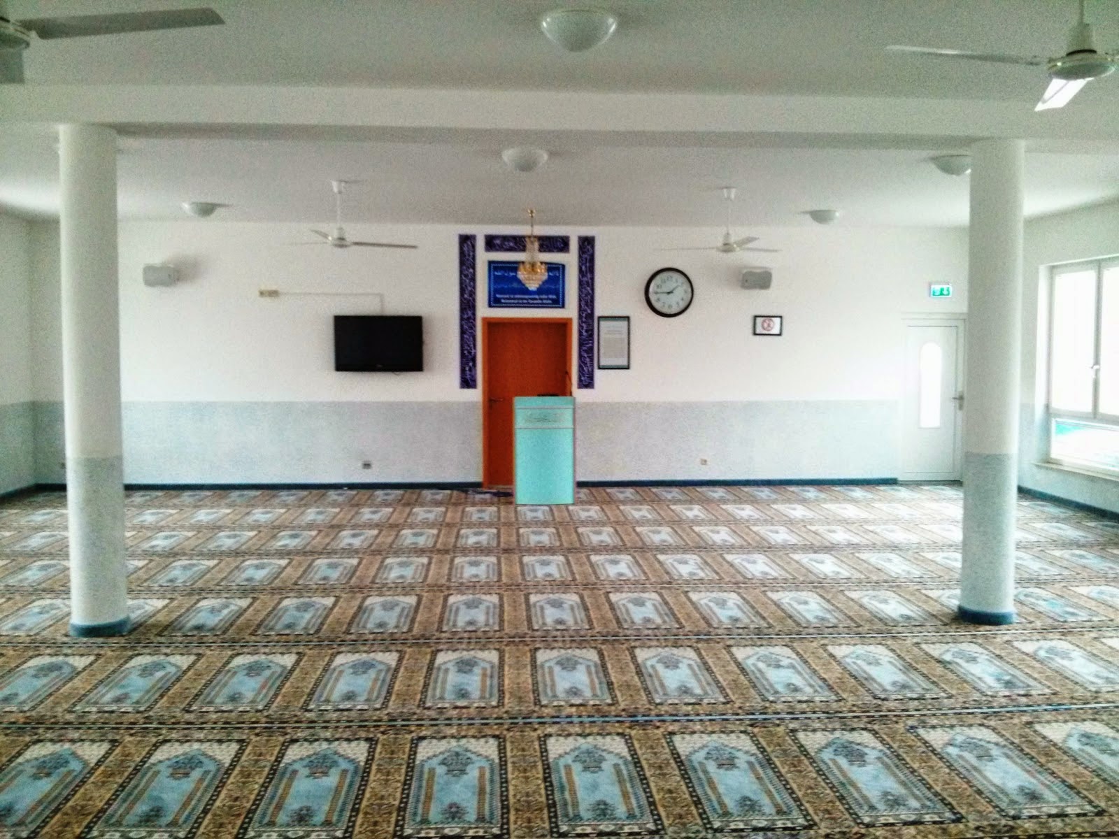 AHMADIYYA MOSQUE: Baitul Aman - Nidda, Hessen, Germany