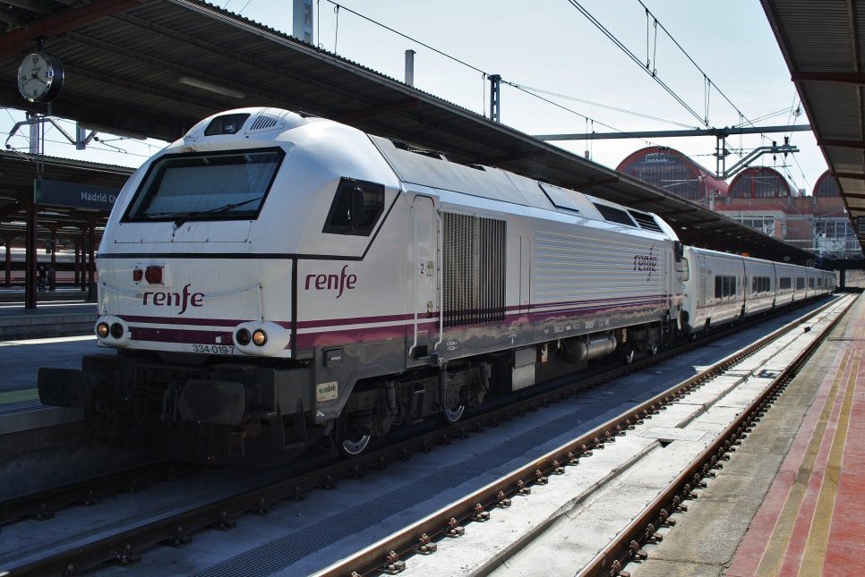 Rails sense fronteres: Locomotores Dièsel-Elèctriques, sèrie 334, de Renfe.