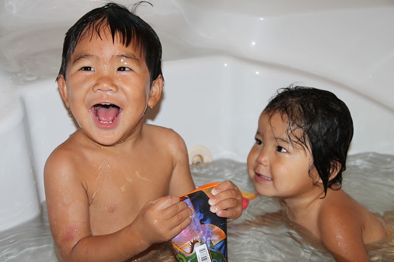 Mom Of 4 Little Blessings: Bath Time Is Better With A Friend