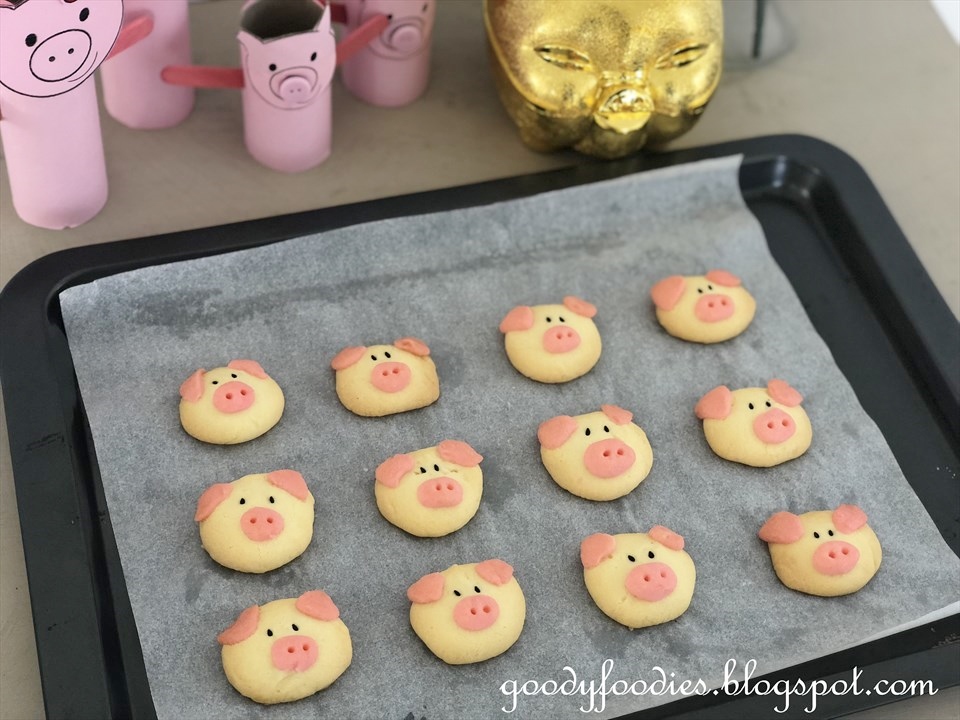 GoodyFoodies: Recipe: Cute Piggy German Cookies for CNY