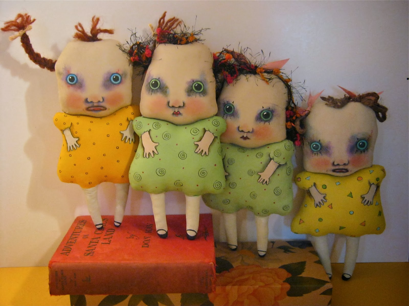 Sandy Mastroni: odd dolls
